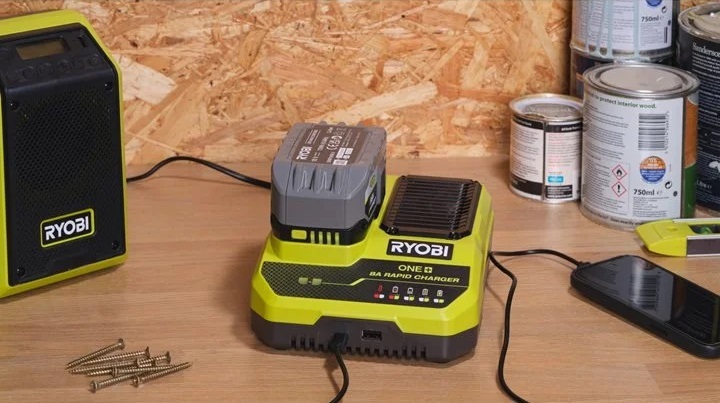 Ryobi RC18180 Snabbladdare